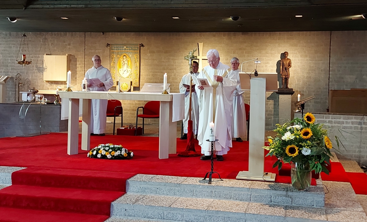 Pastor Jan te Molder neemt met 90 jaar afscheid » Regiobode