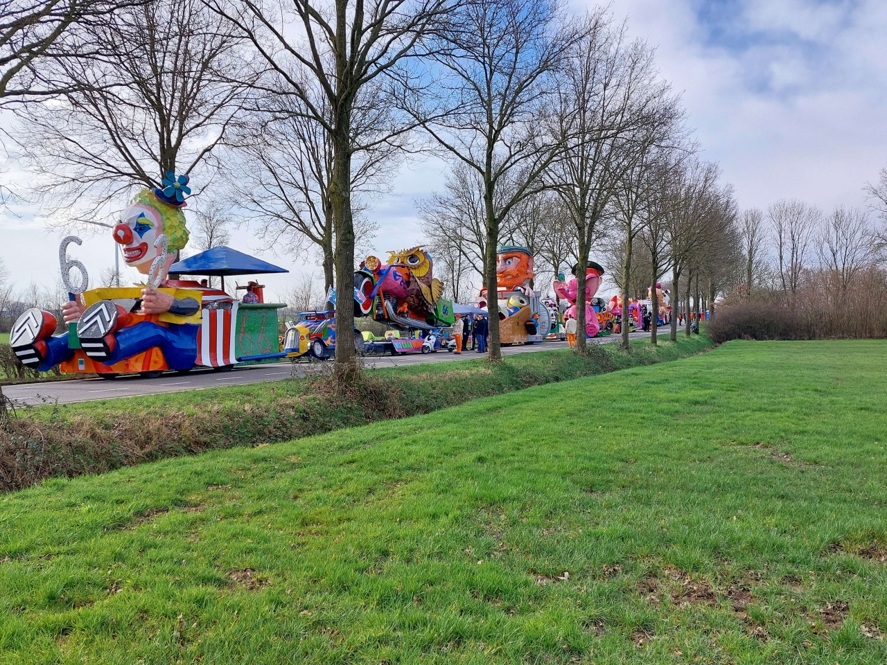 Zonnige en drukke halfvastenoptocht in Angerlo » Regiobode