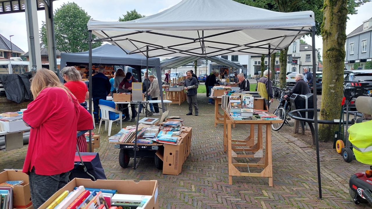 Boekenmarkt in Brummen met twee concerten » Regiobode