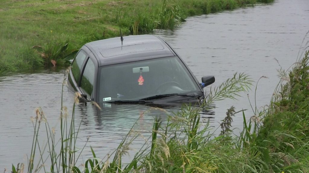 Cursus Auto te water in zwembad Coldenhove » Regiobode
