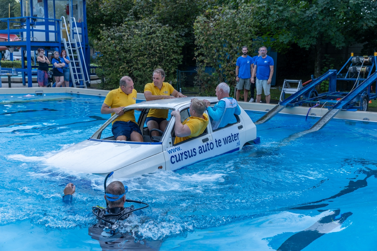 Wat te doen als je auto in het water komt » Regiobode