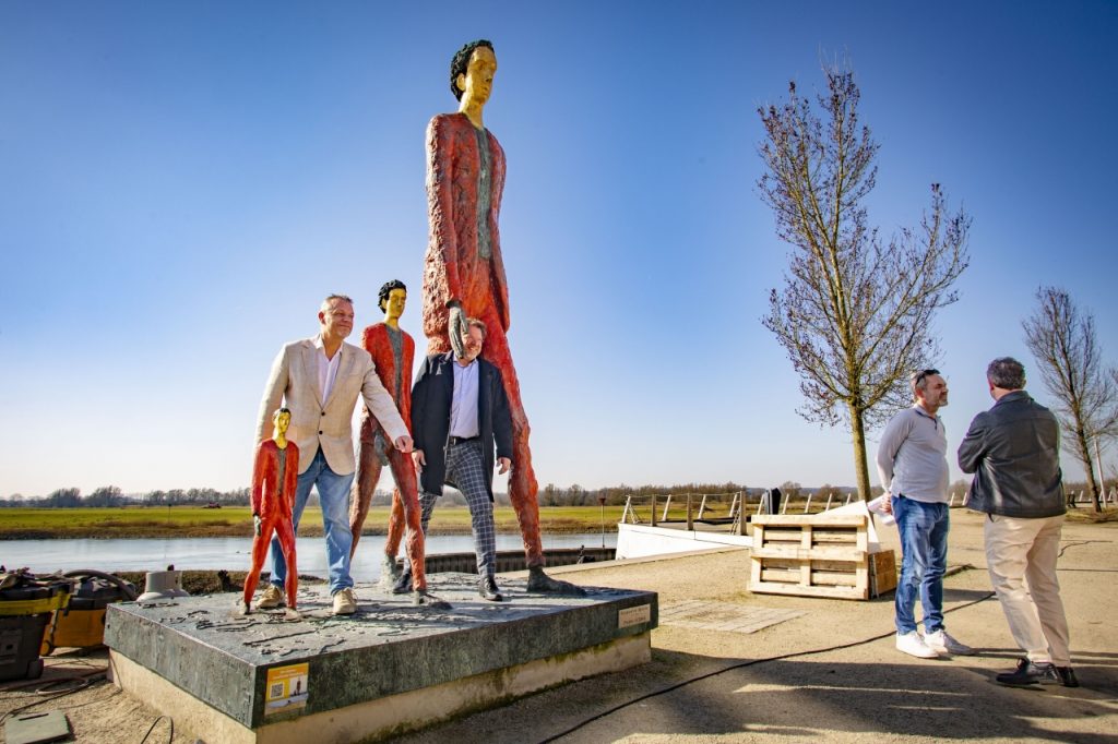 Derde rode mannetje keert terug op de IJsselkade » Regiobode