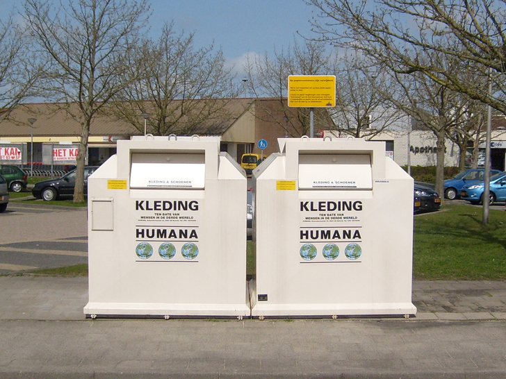 houten kledingcontainers humana nu van staal » Salland Centraal