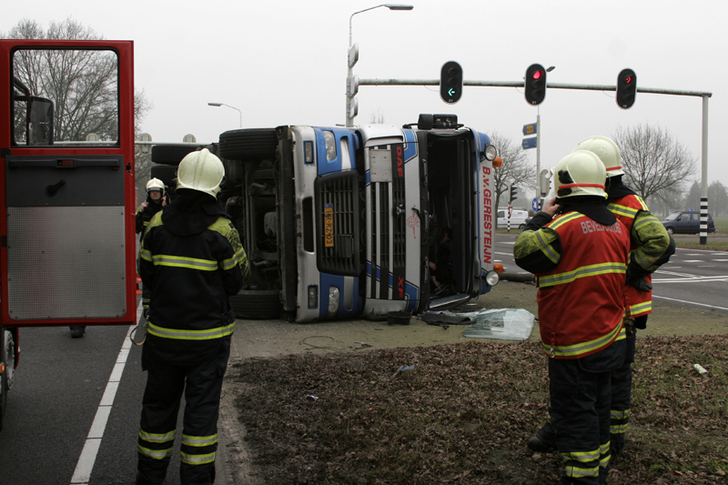 tankwagen gekanteld op kruispunt bos » Salland Centraal