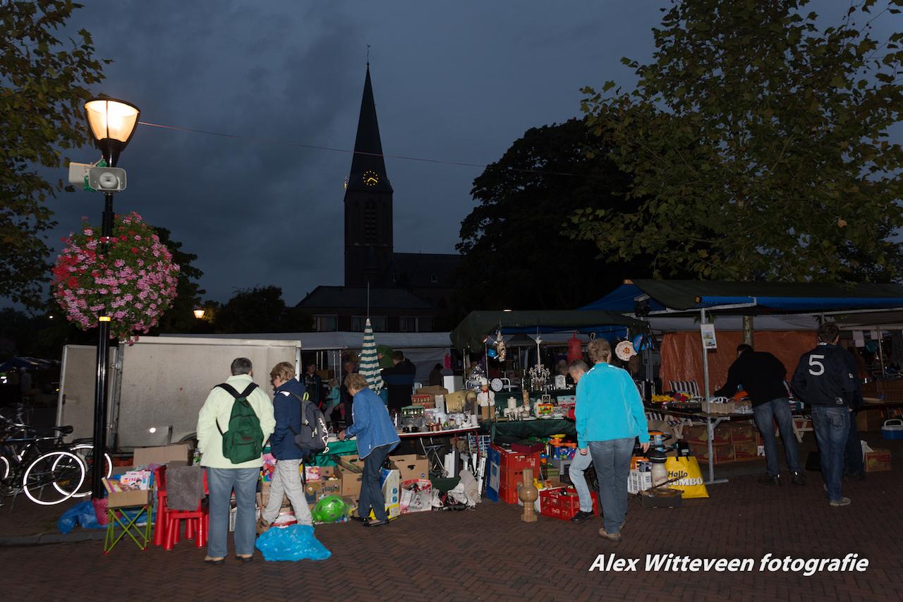 in beeld vroeg uit de veren voor de vlooienmarkt » Salland Centraal