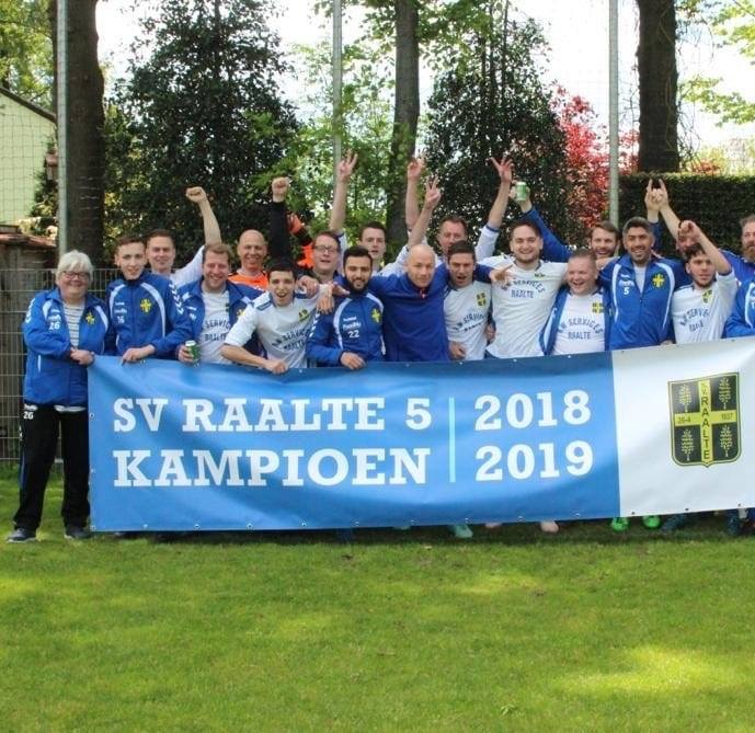 Tinus van SV Raalte 5 is jarig en hoe! » Salland Centraal