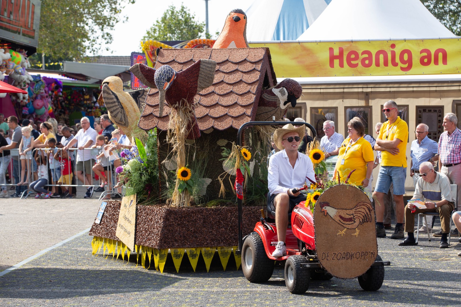Scouting Raalte grote winnaar bij optocht Stöppelhaene » Salland Centraal
