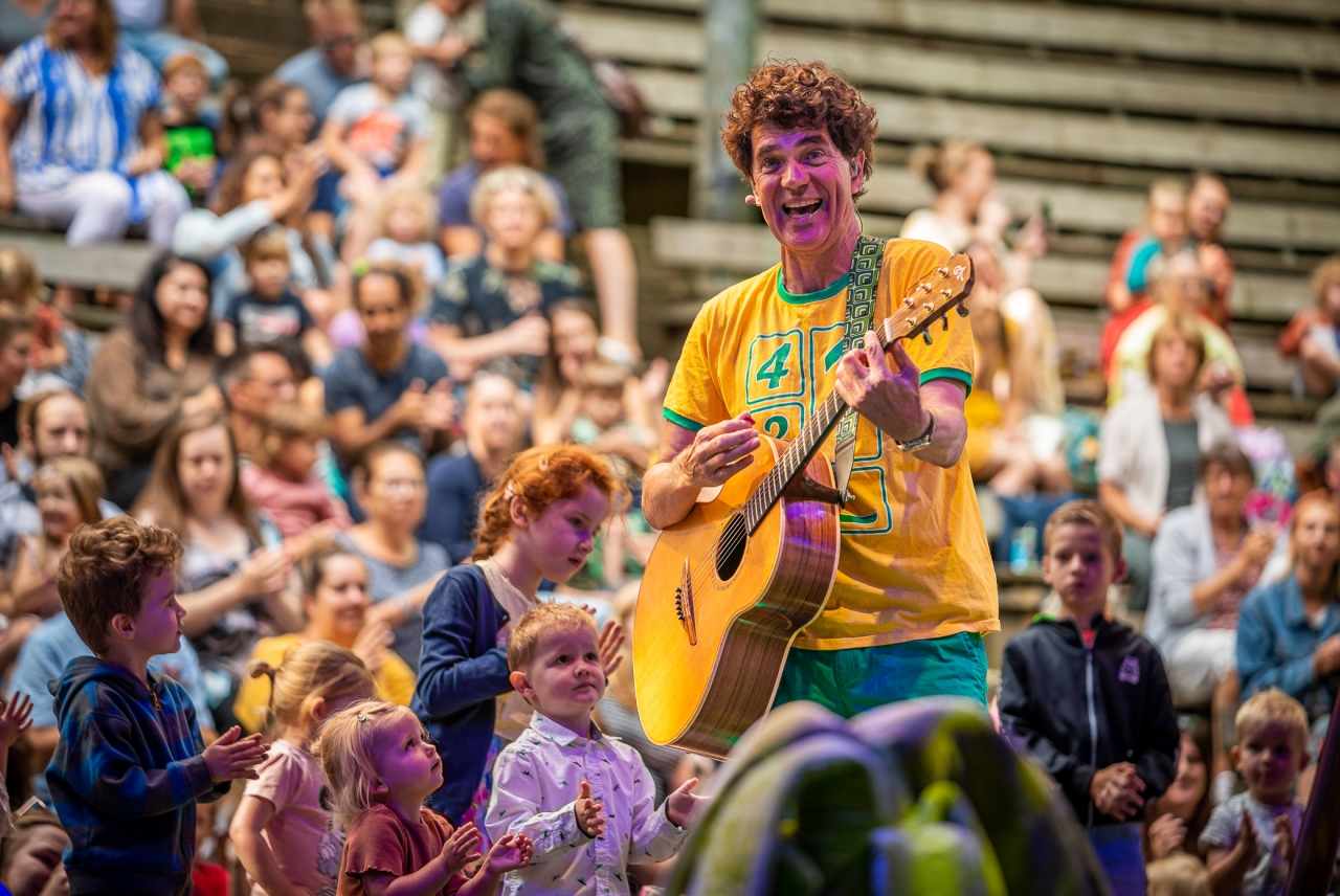 Zomerpopconcert van Dirk Scheele in het Lommerrijk » Salland Centraal