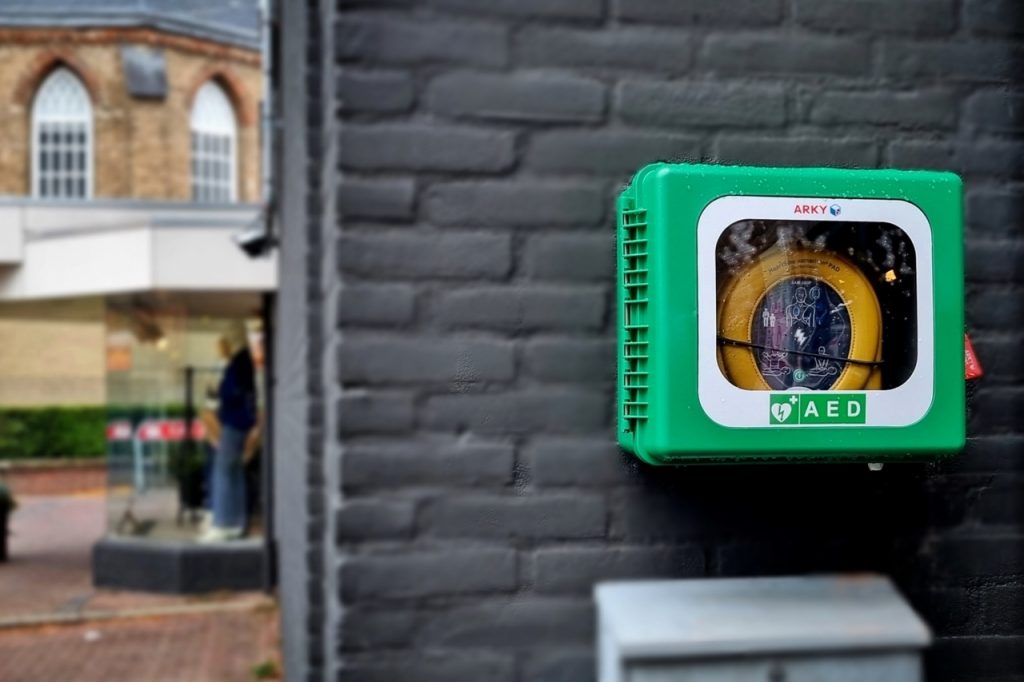 Nieuwe AED in centrum Wijhe » Salland Centraal