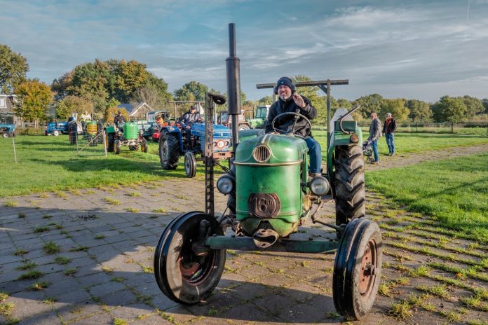 Toertocht voor oldtimers: lekker op de trekker » Salland Centraal