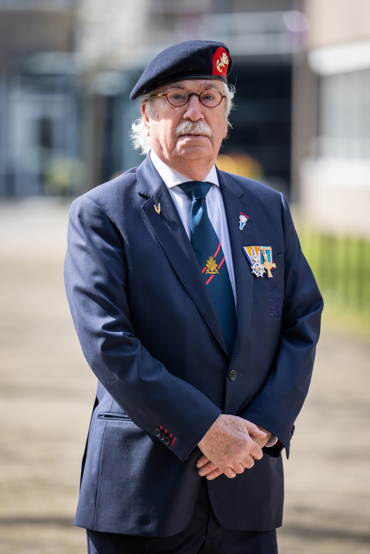Veteraan Peter Walter uit Raalte In erecouloir op de Dam » Salland Centraal