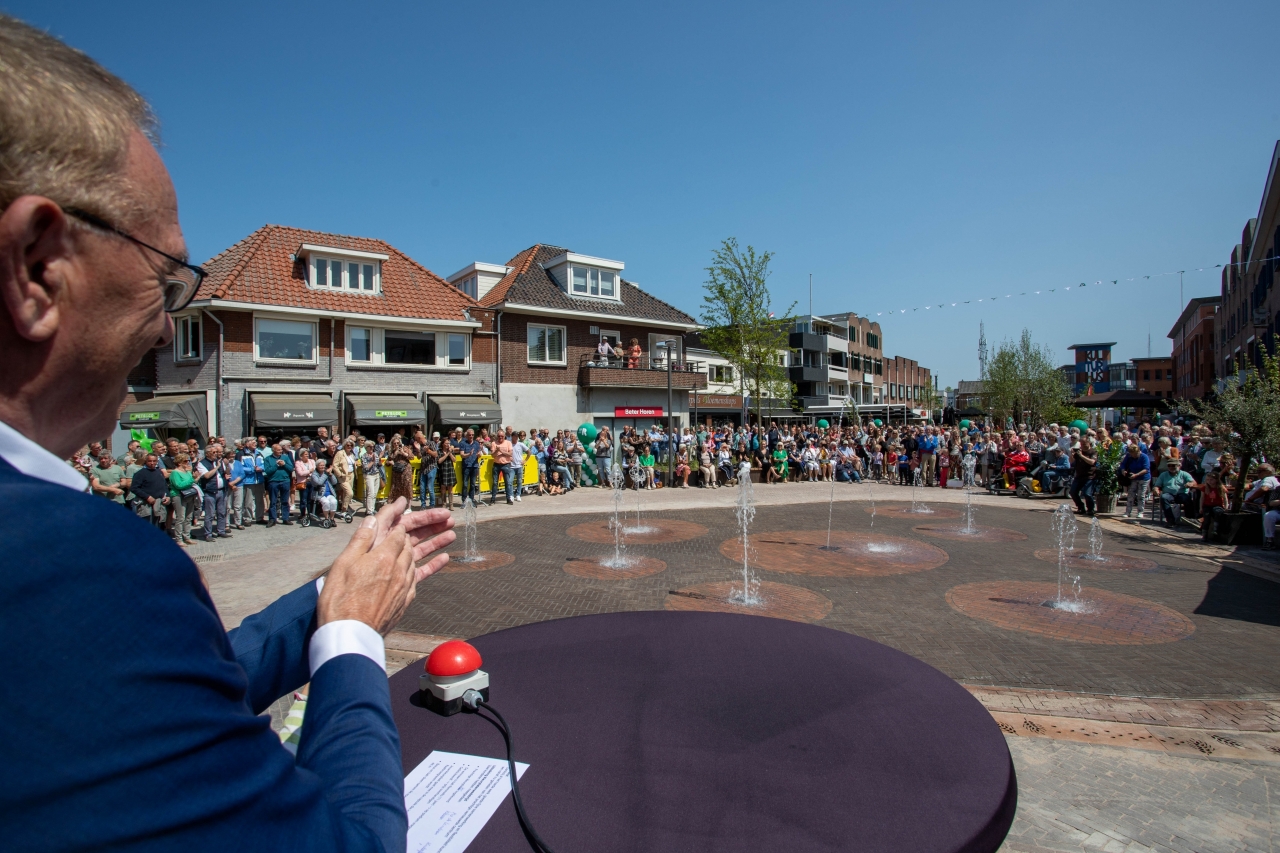 Vernieuwd centrum Raalte feestelijk geopend » Salland Centraal