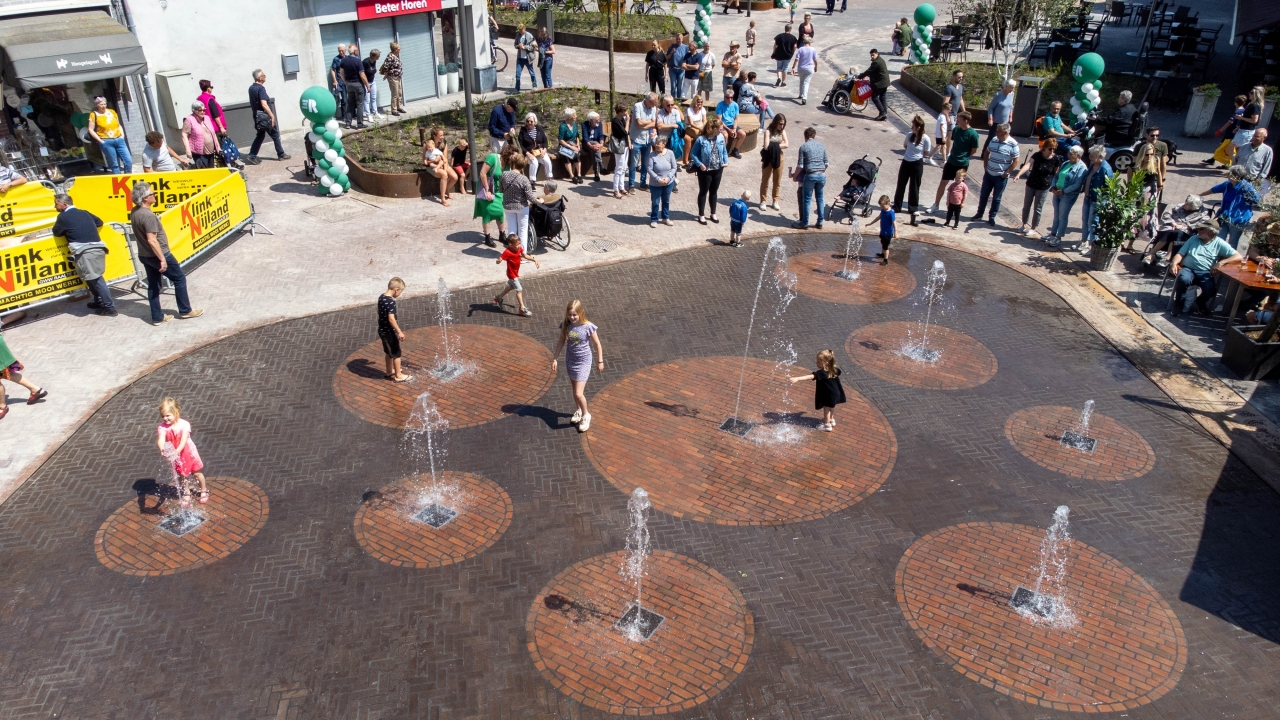 Vernieuwd centrum Raalte feestelijk geopend » Salland Centraal