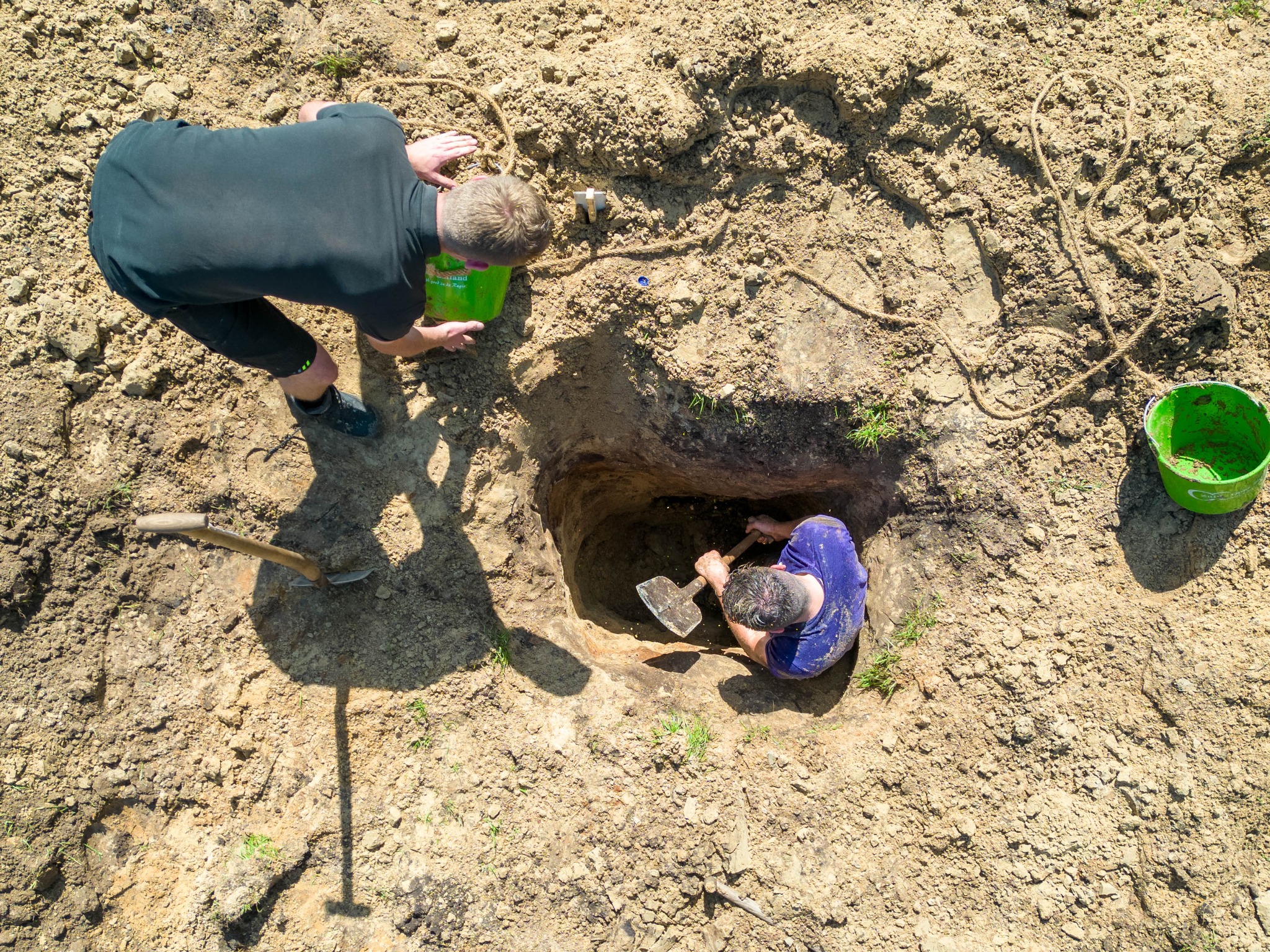 Veel animo voor het traditionele 'gat graven' in Luttenberg » Salland ...