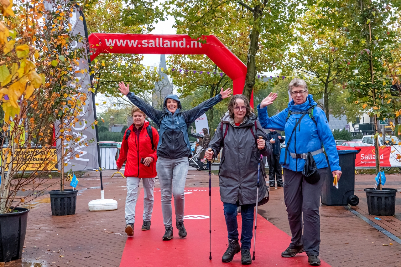 Natte maar succesvolle Sallandse Wandelvierdaagse » Salland Centraal