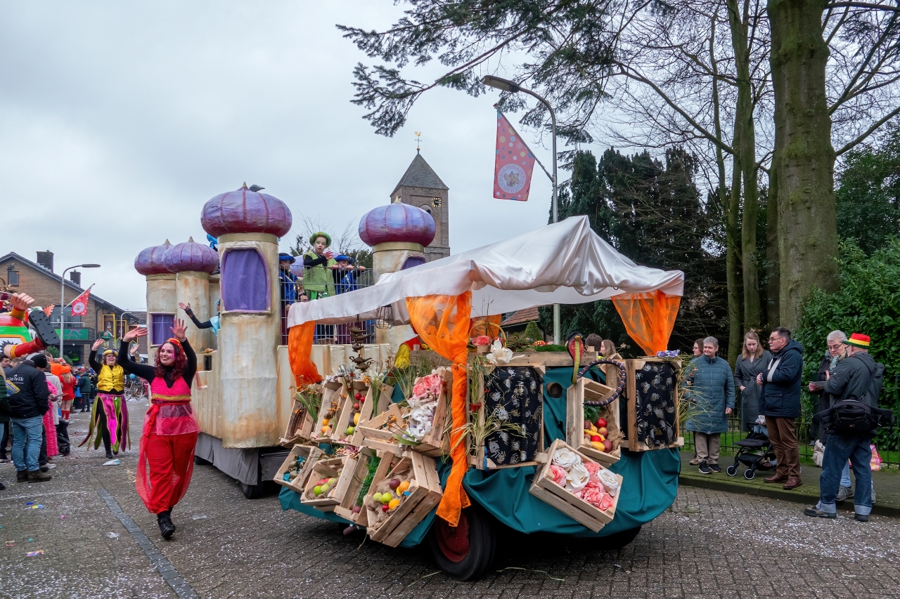 De carnavalsoptocht in Raalte (met heel veel foto's) » Salland Centraal