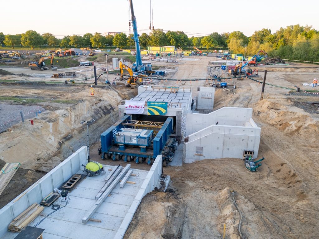 Tunnel bij station Raalte ligt op zijn plek » Salland Centraal