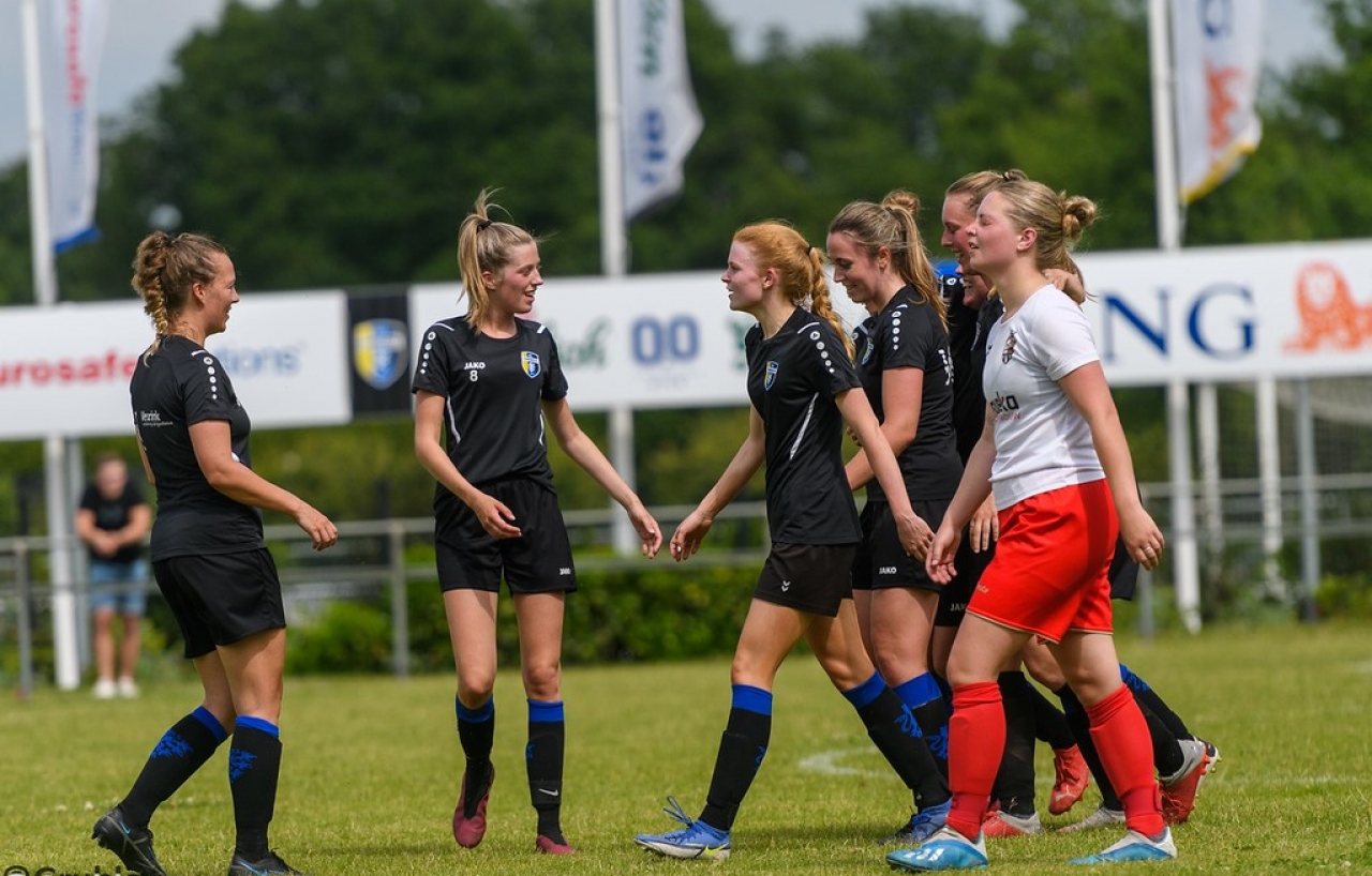 Promotie naar de eerste klasse voor de vrouwen van FC Ommen » Vechtdal ...