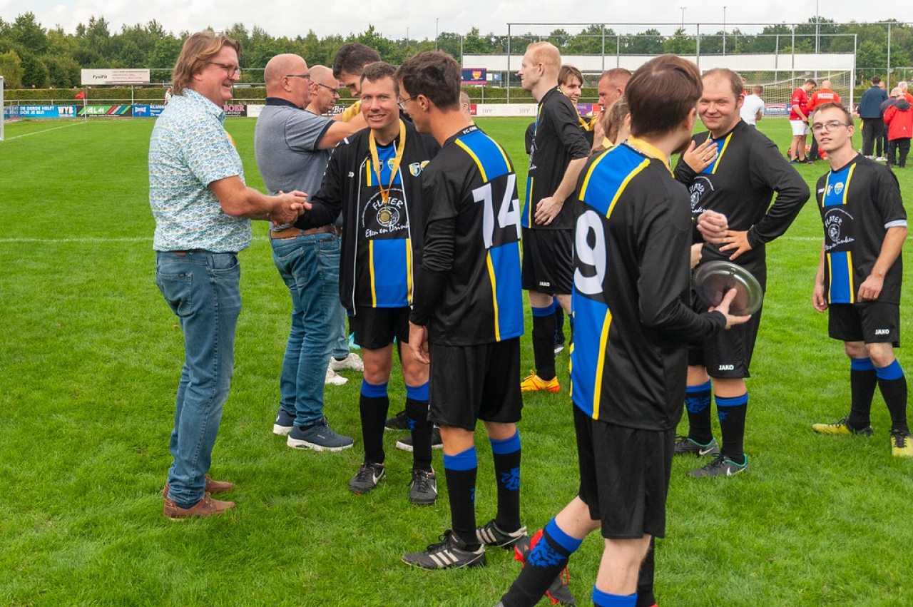 G-voetballers Dedemsvaart kapen bokaal op toernooi FC Ommen » Vechtdal ...