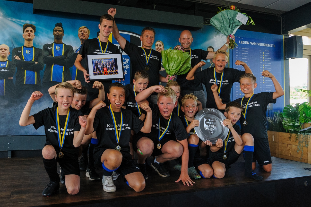 Kampioensteams FC Ommen zijn gehuldigd » Vechtdal Centraal