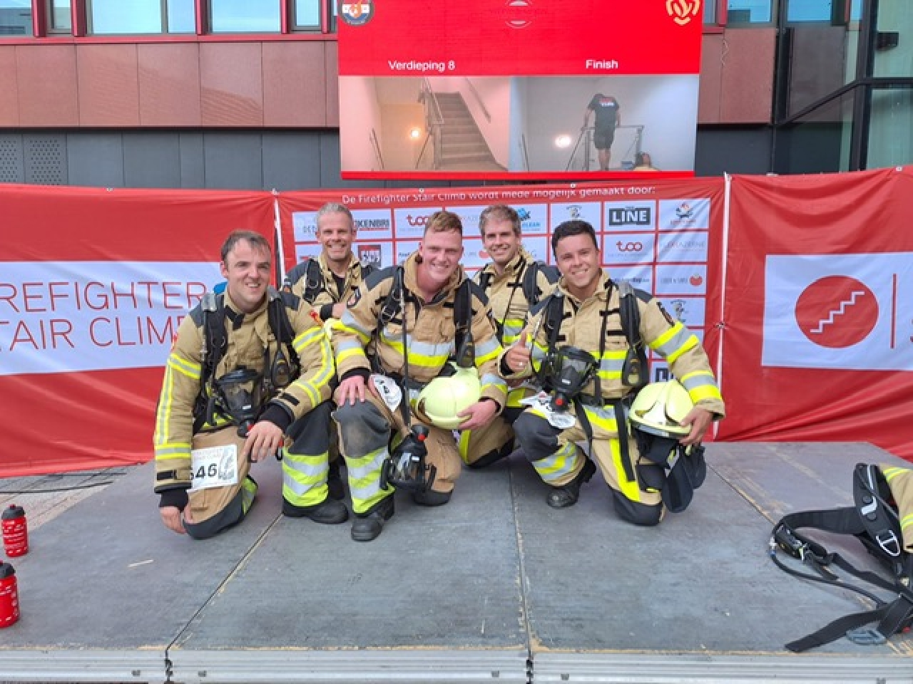 Brandweermannen uit Ommen bestormen WTC in Almere » Vechtdal Centraal