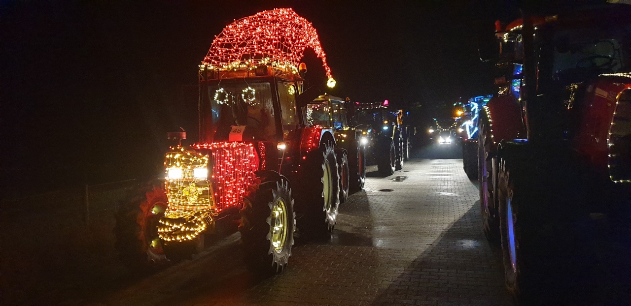 Verlichte trekkertocht brengt ook Ommen weer een warme kerstgroet » Vechtdal Centraal