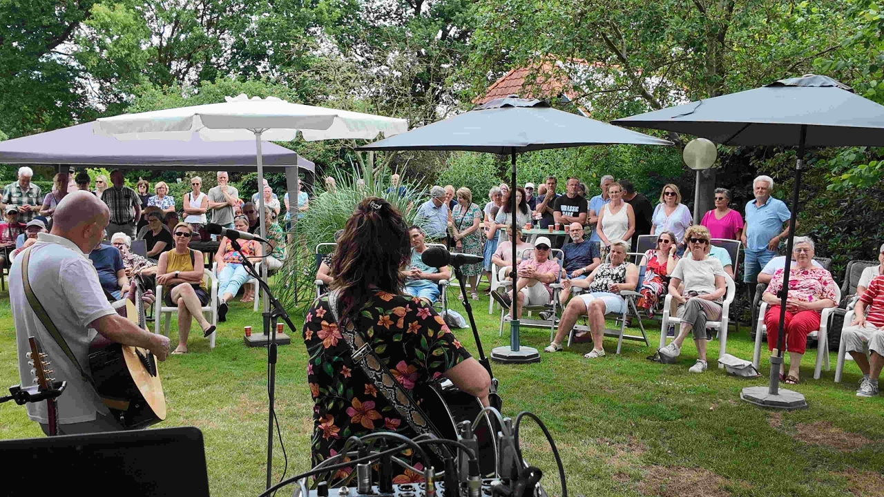 Lustrumeditie van Muziek in de Tuin brengt mensen samen » Vechtdal Centraal
