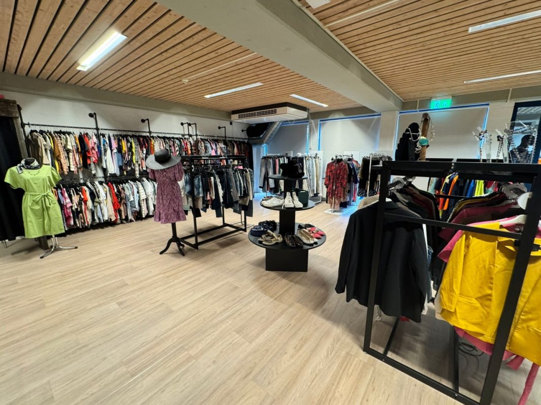 Grote zomerkledingverkoop bij Kledingbank Ommen » Vechtdal Centraal